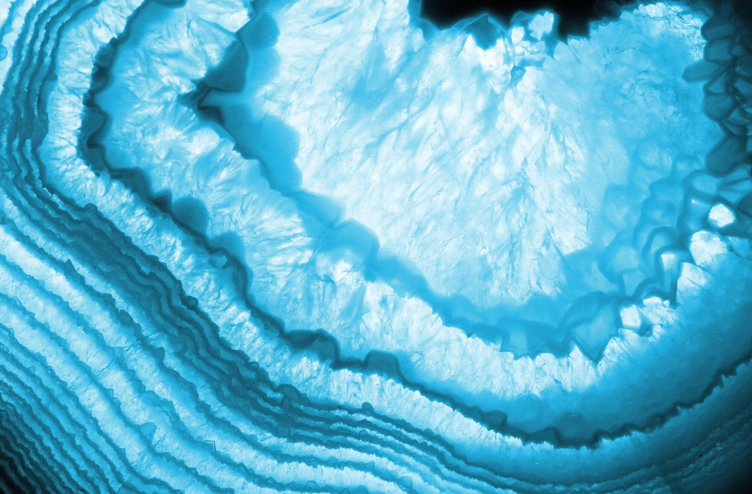 A Comprehensive Guide to Blue Agate Meaning and Properties – AtPerry's ...